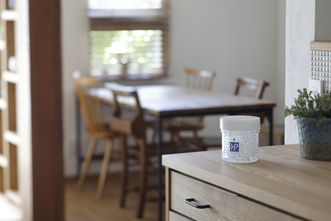 メダカの水槽のニオイが気になる！効果抜群な消臭剤の選び方｜消臭剤の専門メーカー ハル・インダストリ